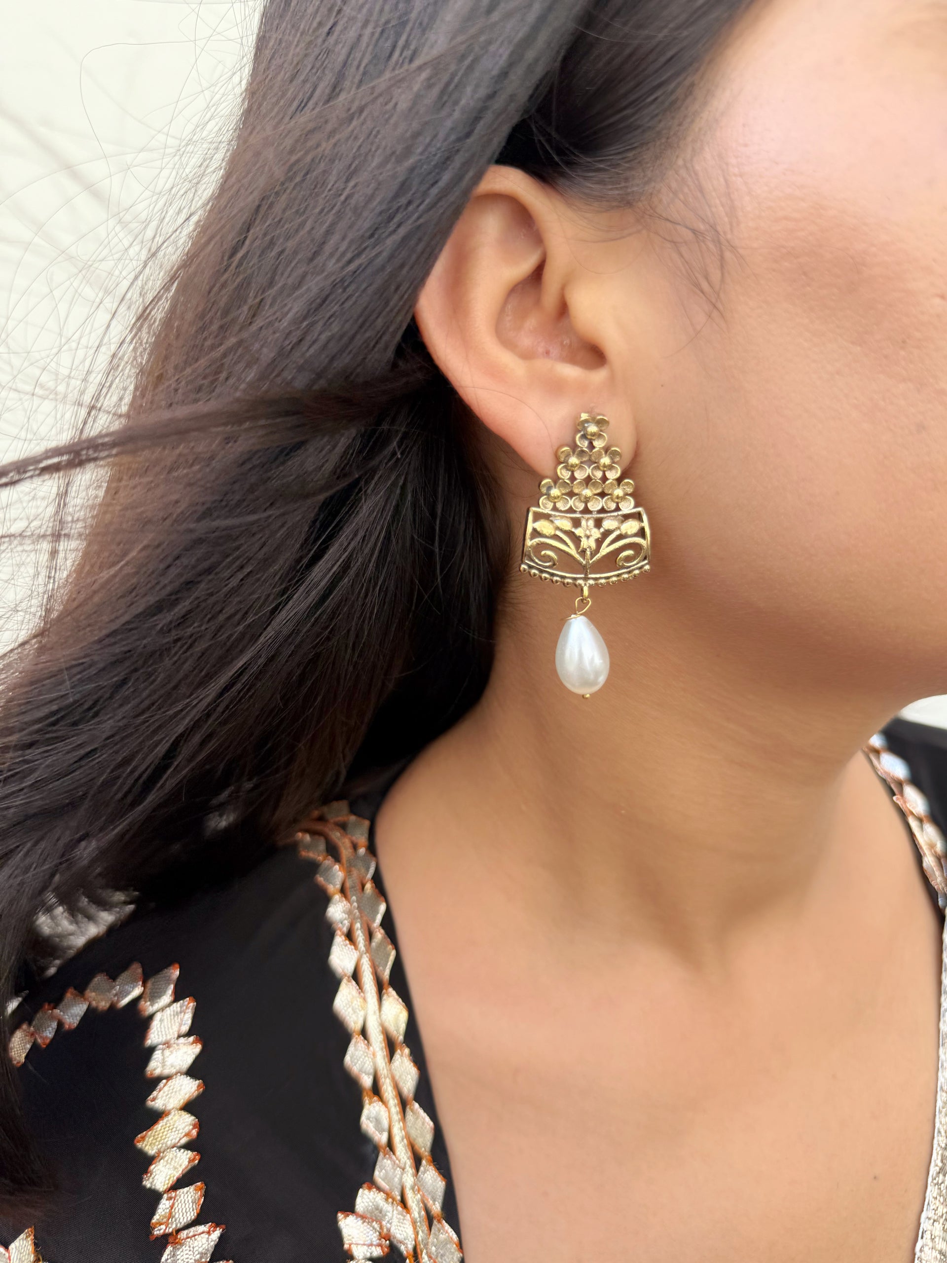 Sona Pearl Podha Studs – Jhaanjhariya